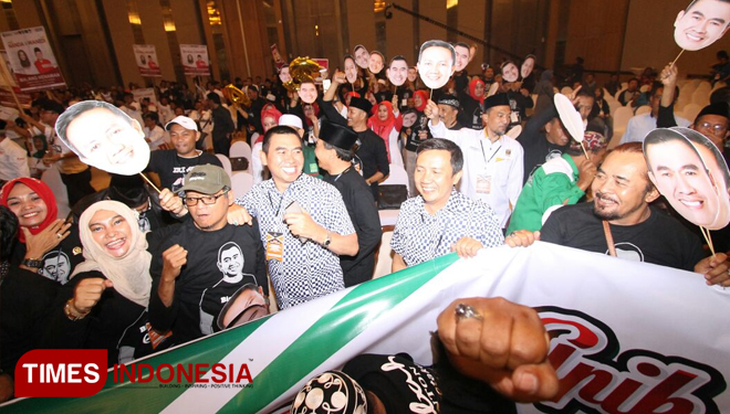 Ratusan Pendukung Antarkan Paslon Kota Malang Ambil Nomor - TIMES Indonesia Ratusan Pendukung Antarkan Paslon Kota Malang Ambil Nomor - TIMES Indonesia