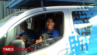 Apresiasi Aremania, Pemain Berkeliling dengan Libom Store - TIMES Indonesia