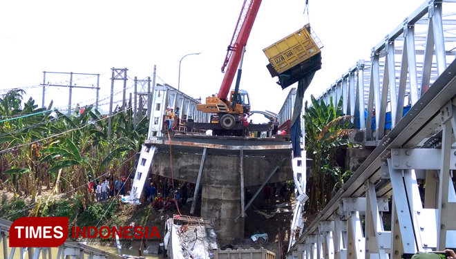 Jembatan Babat Runtuh, Ini Saran Komisi V DPR RI - TIMES Indonesia