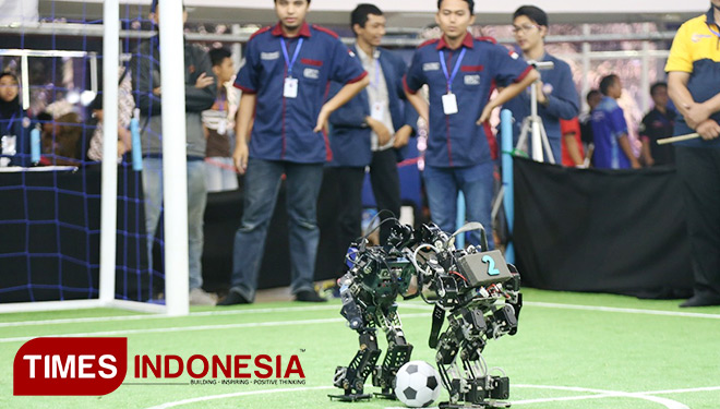 92 Tim Adu Kreatifitas dalam Kontes Robot Indonesia Regional V - TIMES ...