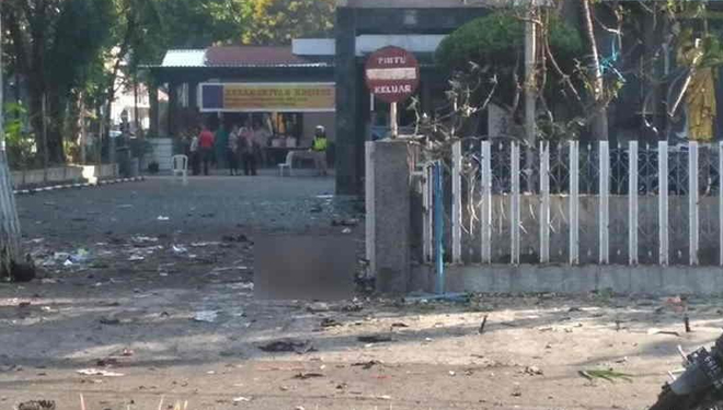 Pelaku Bom Bunuh Diri Di Gereja Santa Maria Surabaya Dua Orang Dan Naik