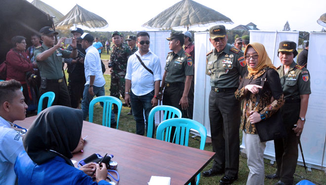 TNI-Polri, Aremania dan Komunitas Malang Raya Gelar Baksos Bersama ...