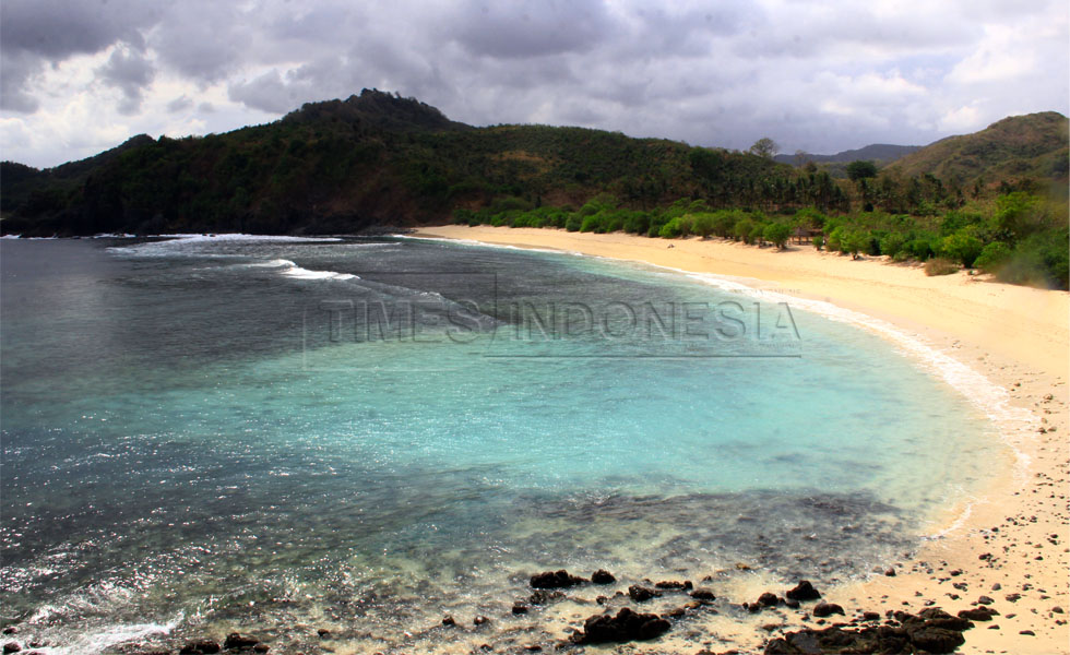 Pantai Berpasir Putih, Surga Tersembunyi Wisata Pulau Lombok - TIMES ...