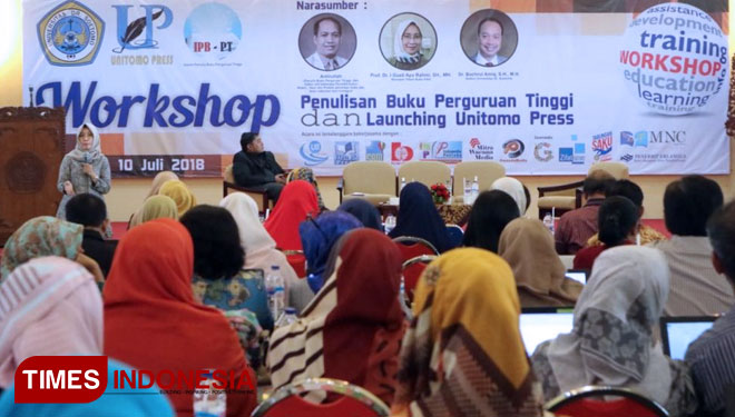 Unitomo Press Wadahi Karya Jurnal dan Buku - TIMES Indonesia