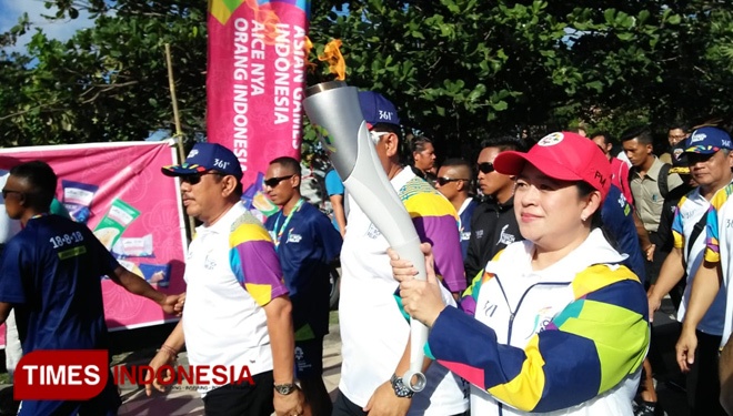 Kirab Api Obor Tiba di Bali, Pastika: Ini Simbol Persaudaraan - TIMES ...