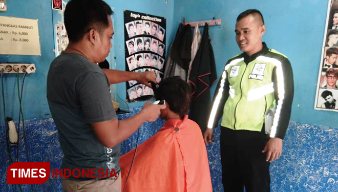 Menyambut HUT Ke-73 RI, Potong Rambut Gratis untuk Warga Bernama Agus ...