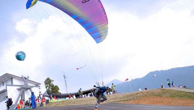 Men's paragliding Team Succesfully Got Gold Medal for Indonesia - TIMES ...
