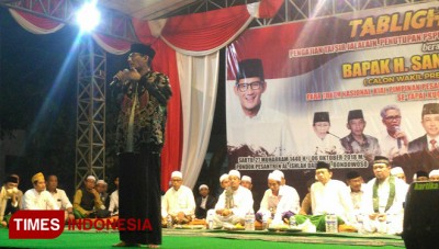 Sandiaga Uno Kenakan Batik Khas Bondowoso - TIMES Indonesia