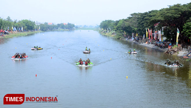 Korps Marinir TNI AL Menggelar Lomba Dayung Perahu Karet - TIMES Indonesia