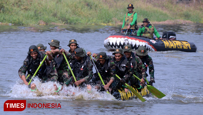 Korps Marinir TNI AL Menggelar Lomba Dayung Perahu Karet - TIMES Indonesia
