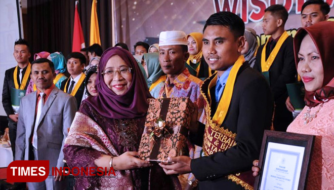 53 Wisudawan FEB Unisma Malang Berpredikat Cumlaude - TIMES Indonesia