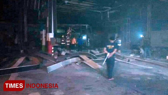 Kebakaran SPBU di Jember Diduga Akibat Bus Tabrak Dispenser BBM - TIMES ...