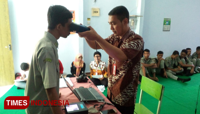 Dispendukcapil Magetan Jemput Bola Rekam Data E-KTP Pemilih Pemula ... Dispendukcapil Magetan Jemput Bola Rekam Data E-KTP Pemilih Pemula ...