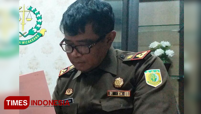 Diantar Keluarga, Vigit Waluyo Menyerahkan Diri ke Kejari Sidoarjo ...