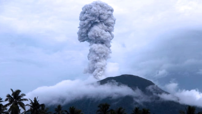 Sore Tadi Gunung Ibu di Halmahera Meletus - TIMES Indonesia