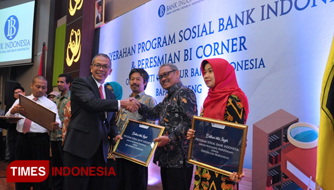 Penyerahan Bantuan Sosial Bank Indonesia dan Peresmian BI Corner di FEB ...