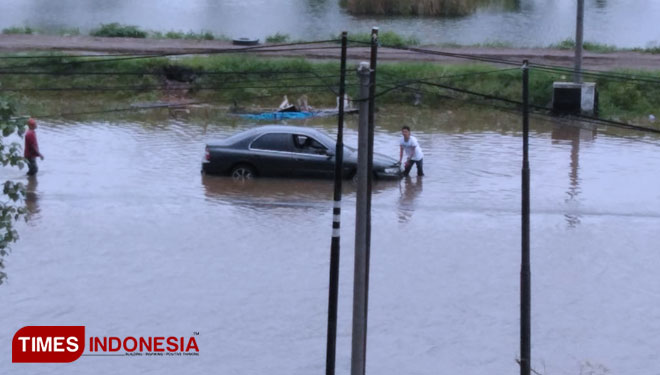 Jalan Raya Porong Sidoarjo Ditutup Akibat Banjir - TIMES Indonesia