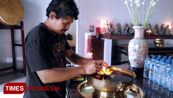 Imlek 2019 di Kelenteng Kwam Im Tong Kota Batu Dirayakan dengan Makan ...