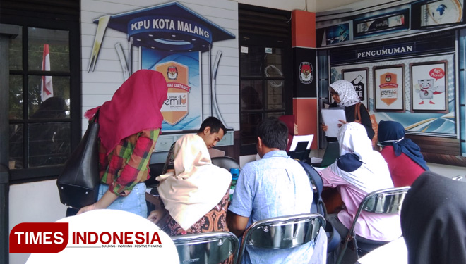 Jelang Pemilu 2019, KPU Kota Malang Buka Stand Pengurusan Formulir A5 ... Jelang Pemilu 2019, KPU Kota Malang Buka Stand Pengurusan Formulir A5 ...