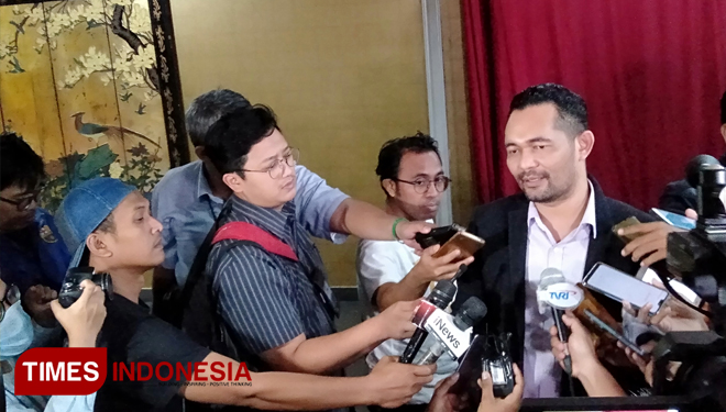 Boni Hargens: Kampanye Hitam Tiga Emak-emak di Karawang Berbahaya bagi ...