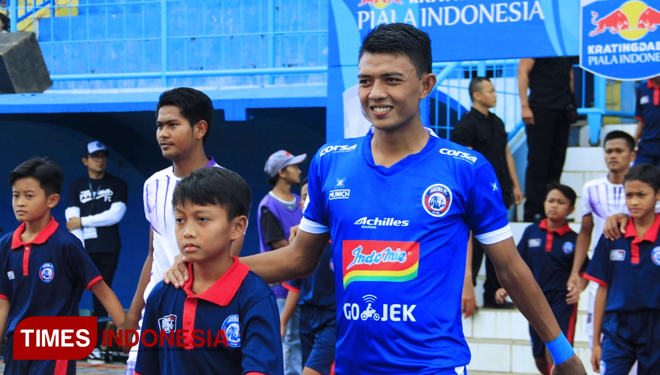 Jelang Lawan Persela, Tiga Pemain Arema FC Berebut Posisi Dedik ...