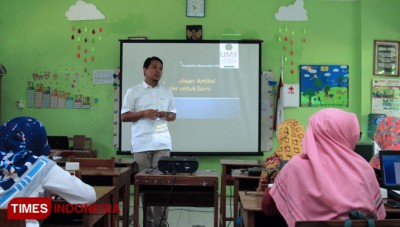 Dosen Ilmu Komunikasi UMY Ajak Guru SD Hidupkan Tradisi Menulis - TIMES ...