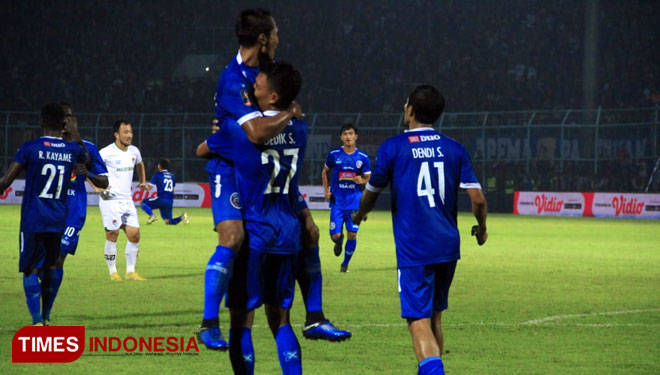 Hanif Sjahbandi dan Dedik Setiawan Kuatkan Keunggulan Arema FC - TIMES ...