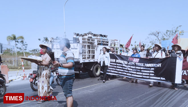 Didemo LSM Forkot Gresik, JIIPE Siap Adu Data - TIMES Indonesia