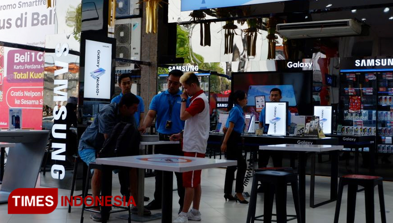 Cellular World Bali Siapkan Hadiah Motor Buat Pembeli Samsung - TIMES ...
