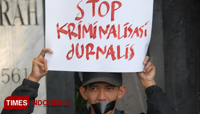 Jurnalis Malang Raya Gelar Aksi Solidaritas dengan Menutup Mulut Pakai ... Jurnalis Malang Raya Gelar Aksi Solidaritas dengan Menutup Mulut Pakai ...
