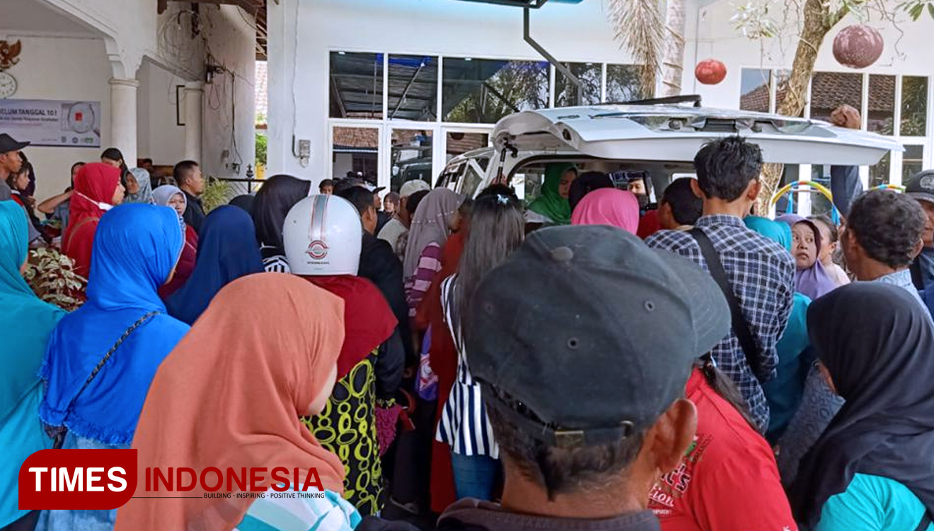 Warga Padati Layanan Mobile Customer Service BPJS Kesehatan Banyuwangi ...