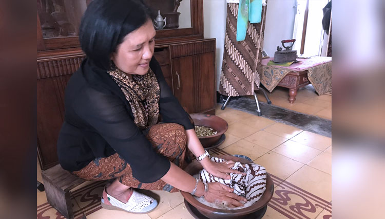 Several Tips to Treat Your Batik in Proper Way by Laundry&Care Batik ...
