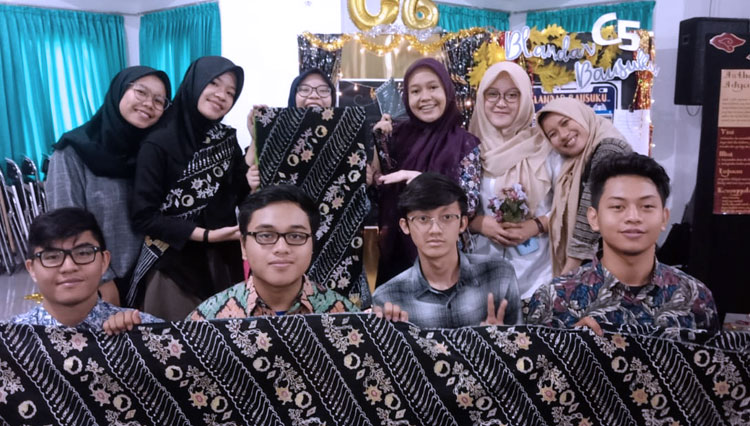 Batik Mijil, Filosofi Mendalam Tentang Kehidupan dan Sel Sperma - TIMES ...