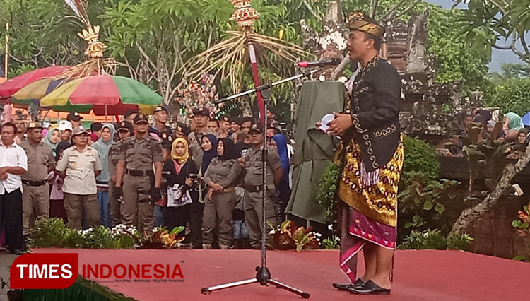 Kenakan Pakaian Adat Sasak, Bupati Lombok Barat Hadiri Puncak Acara ...