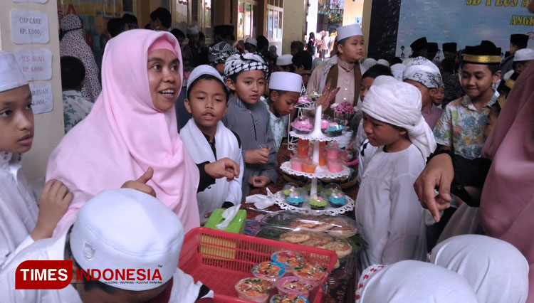 Teladani Sikap Hidup Rasulullah, SD Al irsyad Gelar Market Day - TIMES ...