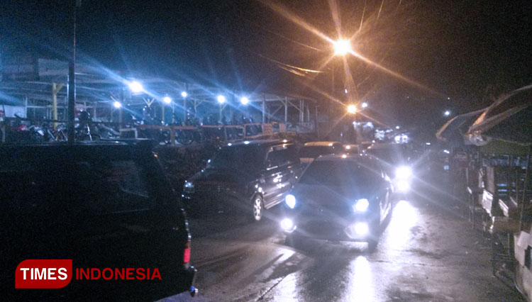 Jelang Nataru 2020, Wisata Air Panas Padusan Pacet Ramai Pengunjung ...