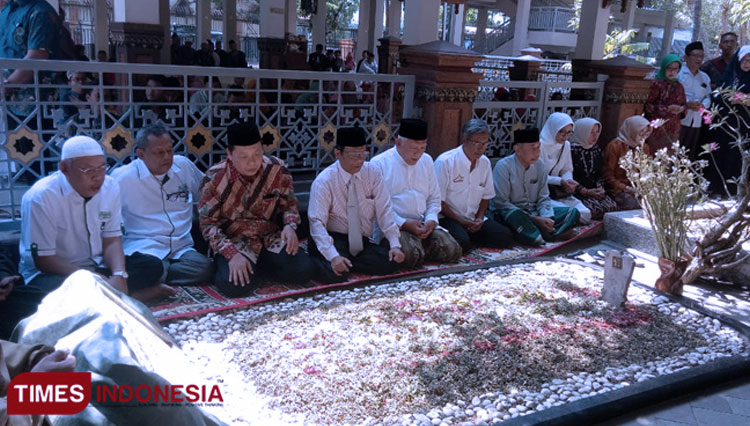 Hasil Infak Peziarah Makam Gus Dur Tembus Rp 2,5 Miliar - TIMES Indonesia