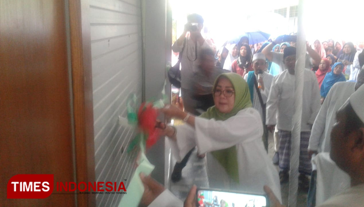 Perkuat Ekonomi Pesantren, Hj Putu Selly Luncurkan Santri Mart di Kota ...