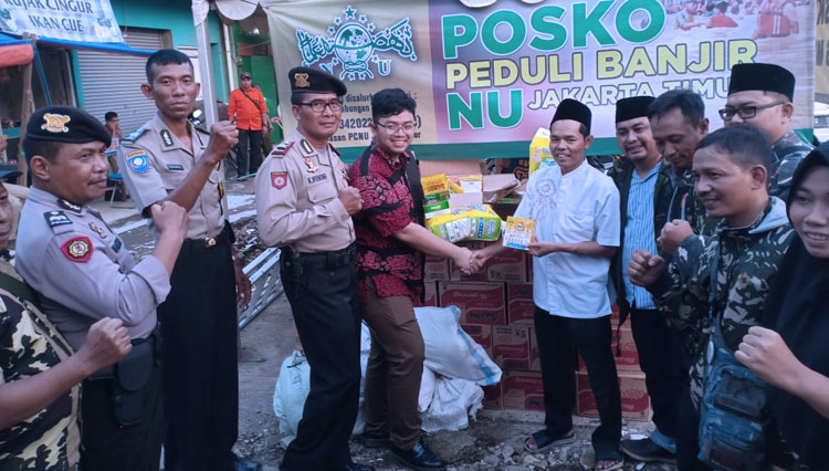 Gandeng CSR BCA, PCNU Jaktim Serahkan Bantuan untuk Korban Banjir Rawa ...
