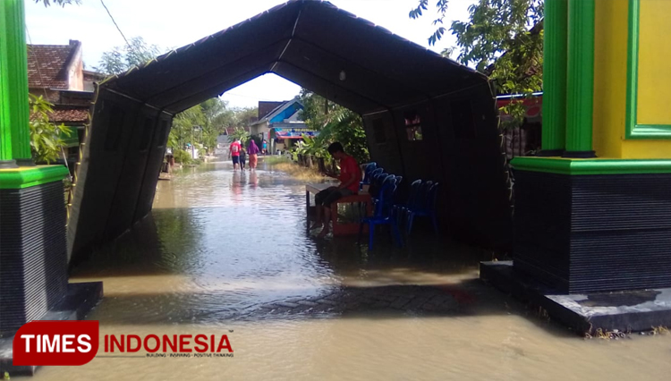 Banjir di Gresik Mulai Surut, BPBD Terus Pantau Kondisi Kali Lamong - TIMES Indonesia