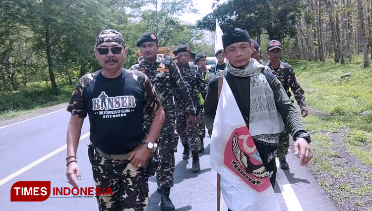 Puluhan Banser Situbondo Jalan Kaki dari Hutan Baluran ke Ponpes ...