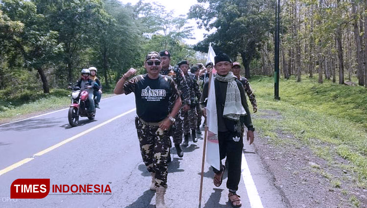 Puluhan Banser Situbondo Jalan Kaki dari Hutan Baluran ke Ponpes ...