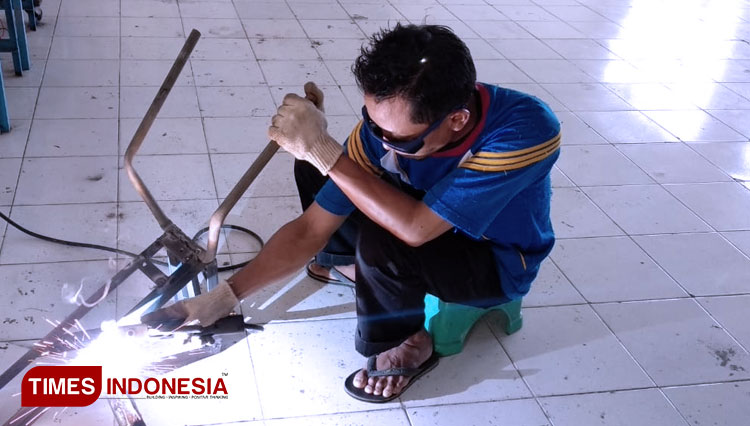 Inovatif, Petani di Lamongan Ciptakan Gejik 3 in 1 yang Diberi Nama Si ...