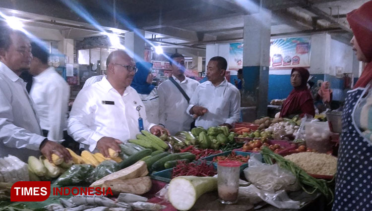 Jaga Stabilitas Harga Pangan, Disperindag Kota Madiun Lakukan Operasi Pasar - TIMES Indonesia