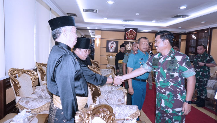 Panglima TNI Terima Gelar Adat Riau Dato Sri Satria Digjaya Negara ...