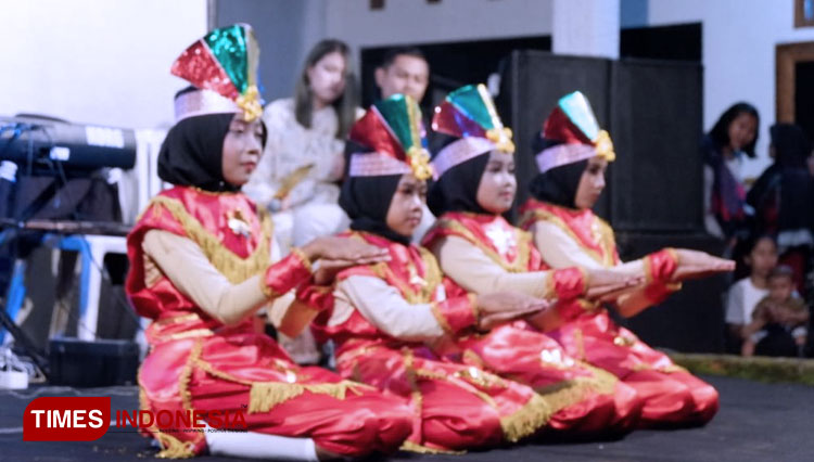 Gelar Pentas Seni, Cara Asyik KKN 08 UMM Beri Edukasi Anak-Anak - TIMES ...