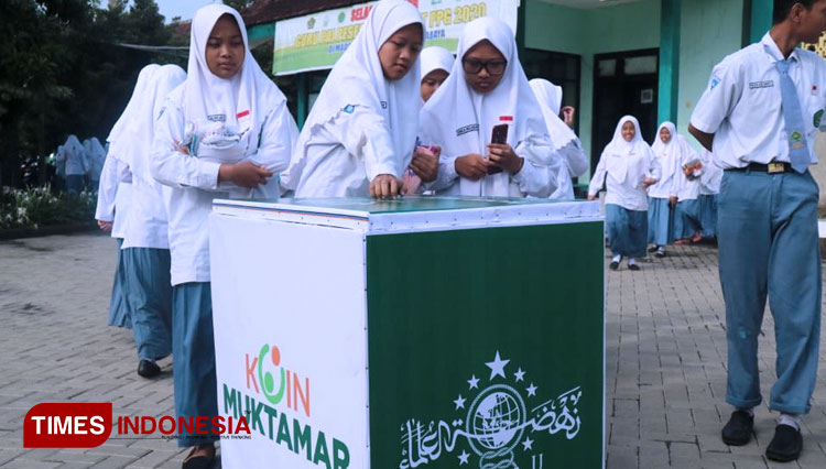 Shalawat An Nahdliyah Sambut Kirab Koin Muktamar NU di MAN Surabaya ...
