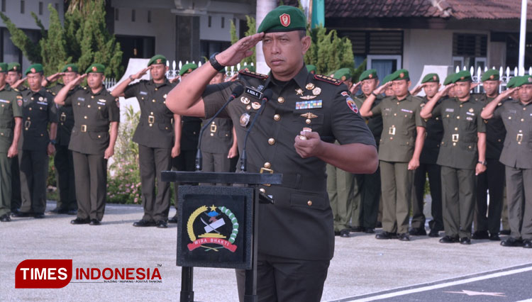 Peringati HUT ke-59, Korem 162/WB Ziarah ke Makam Pahlawan - TIMES ...