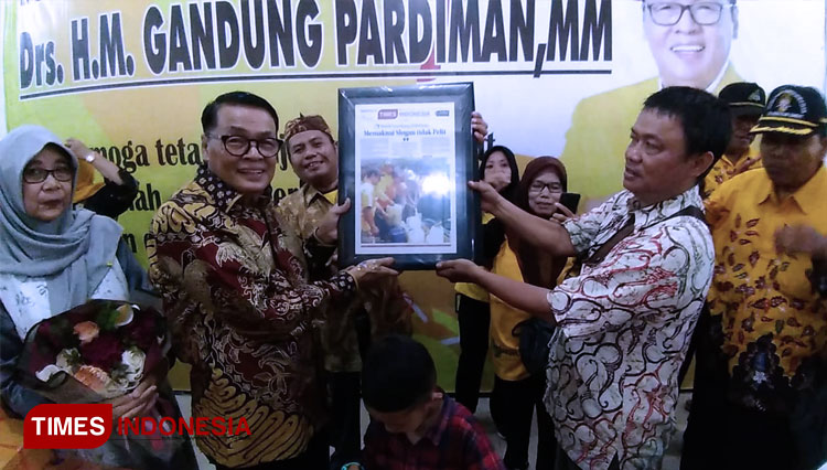 E Koran TIMES Indonesia Jadi Kado Spesial Buat Politisi Gandung ... E Koran TIMES Indonesia Jadi Kado Spesial Buat Politisi Gandung ...