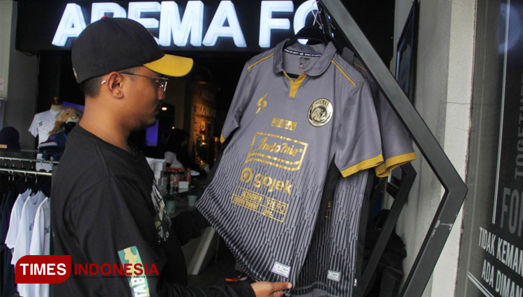 Liga Dihentikan, Penjualan Jersey Arema FC Stabil - TIMES Indonesia Liga Dihentikan, Penjualan Jersey Arema FC Stabil - TIMES Indonesia
